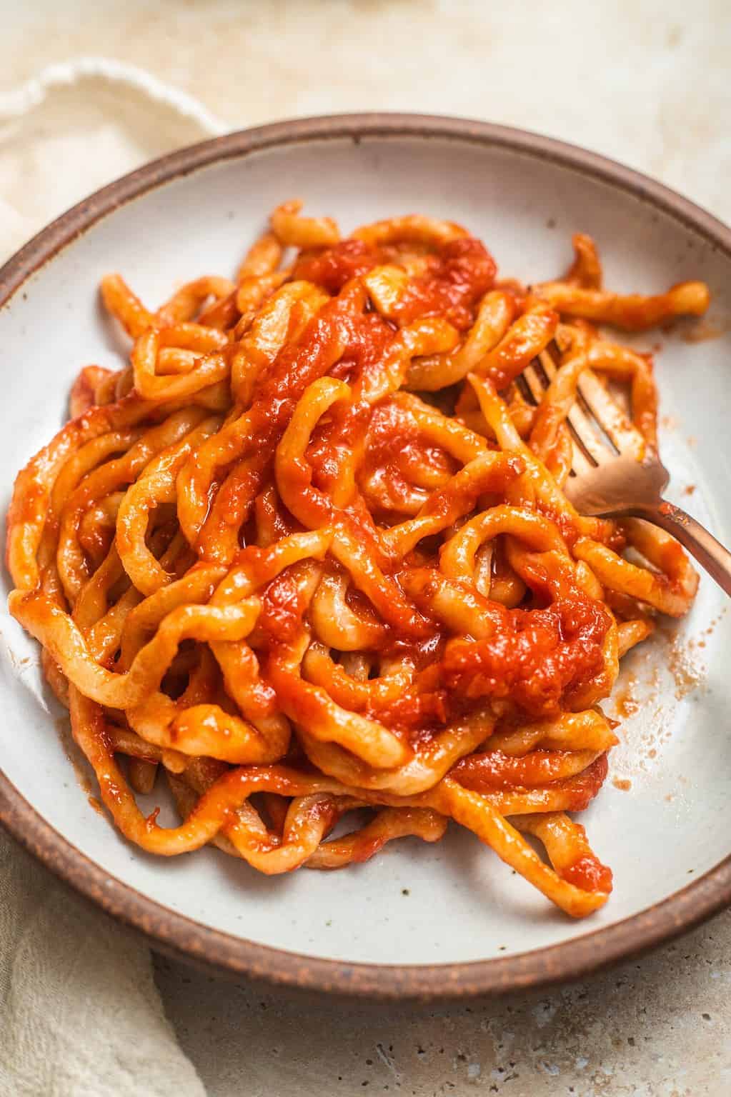 Pici all'Aglione (Pici Pasta with Garlic Tomato Sauce) - Home Cooking ...
